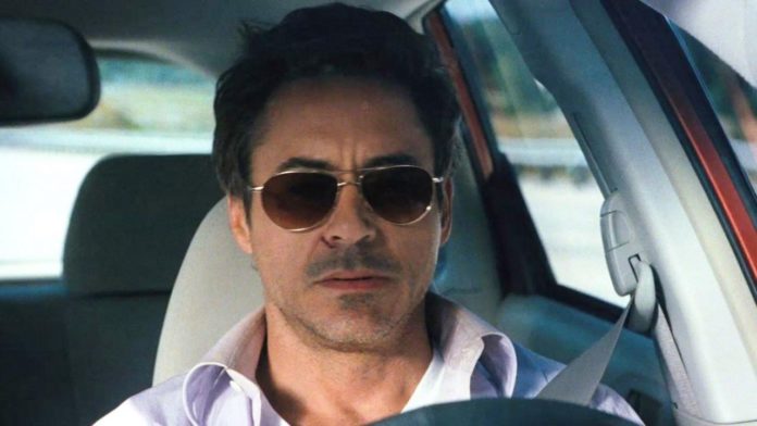 Les lunettes de soleil portées par Robert Downey Jr (Peter Highman ...