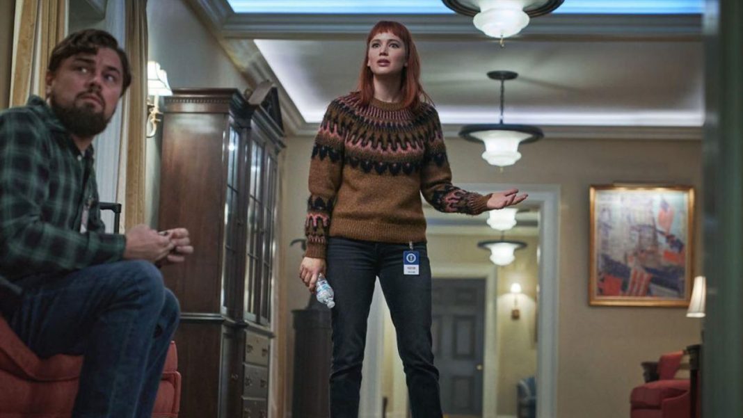 Le pull porté par Jennifer Lawrence (Kate Dibiasky) dans Don't Look Up ...